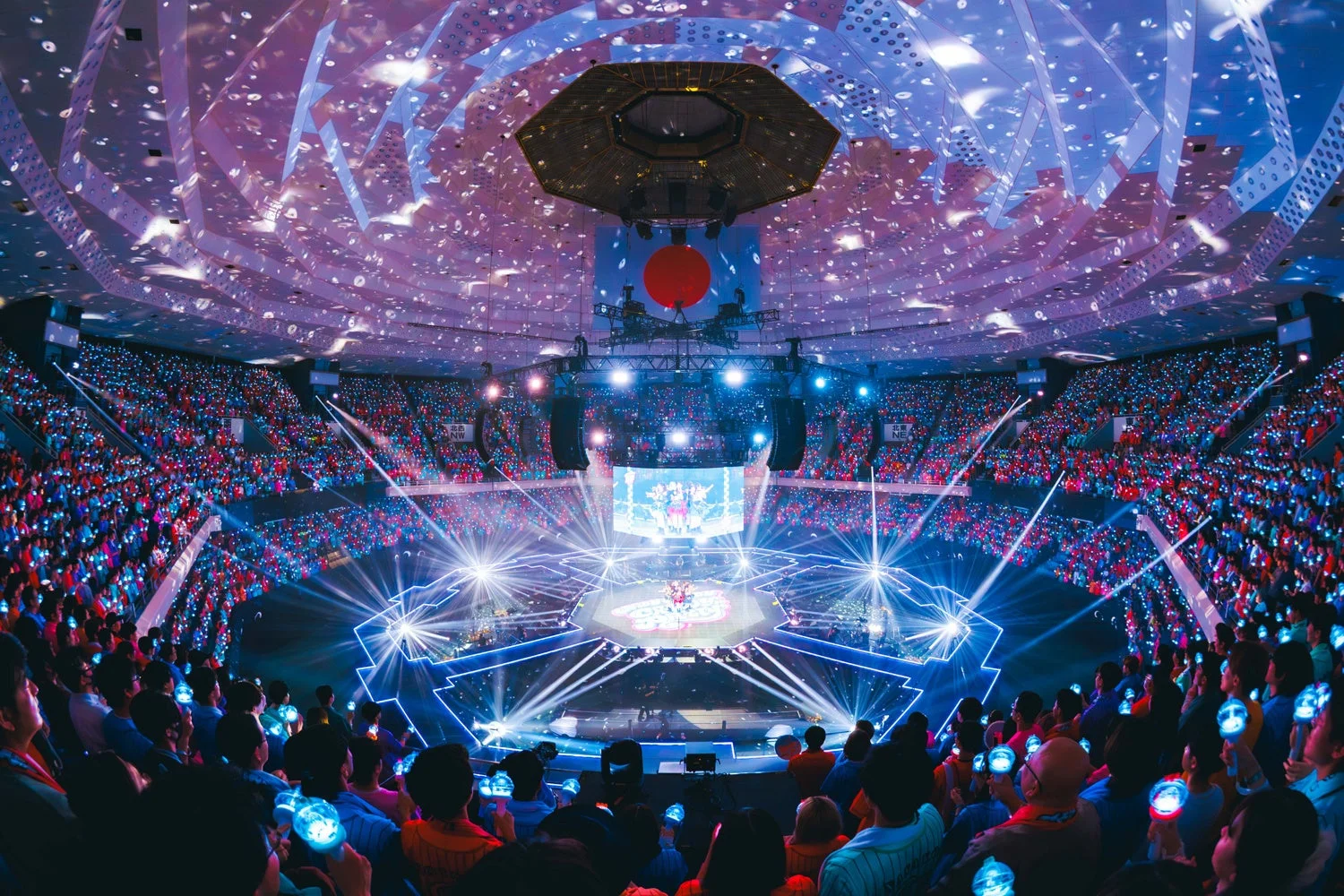CANDY TUNE、初の日本武道館公演を盛況裏に終了し、全国18都市を巡る大規模ツアーを発表 - スナック六組